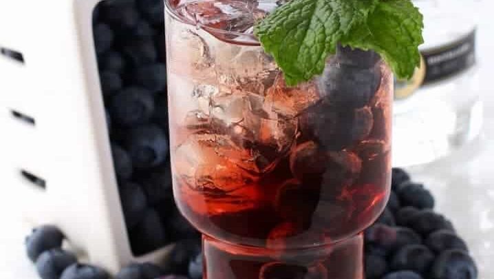 25+ Best Blueberry Vodka Drinks and Cocktail Recipes