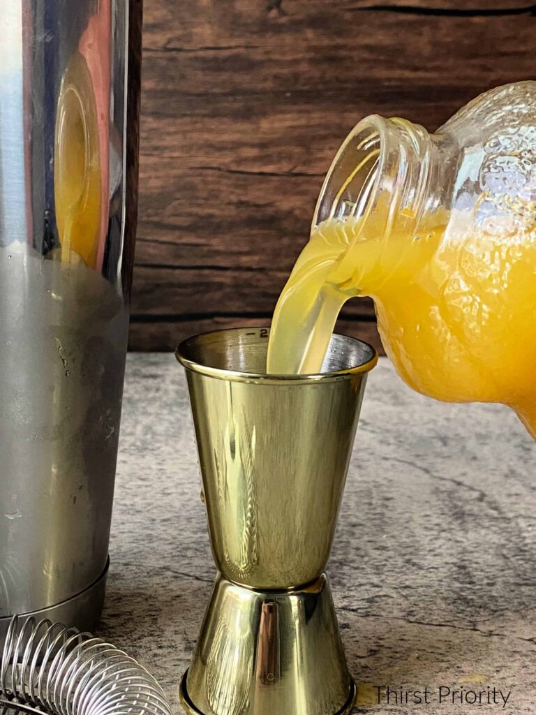 Pineapple Vodka Cocktail Recipe with Lime