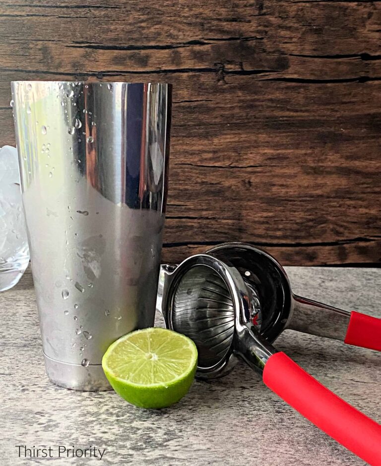 Pineapple Vodka Cocktail Recipe with Lime