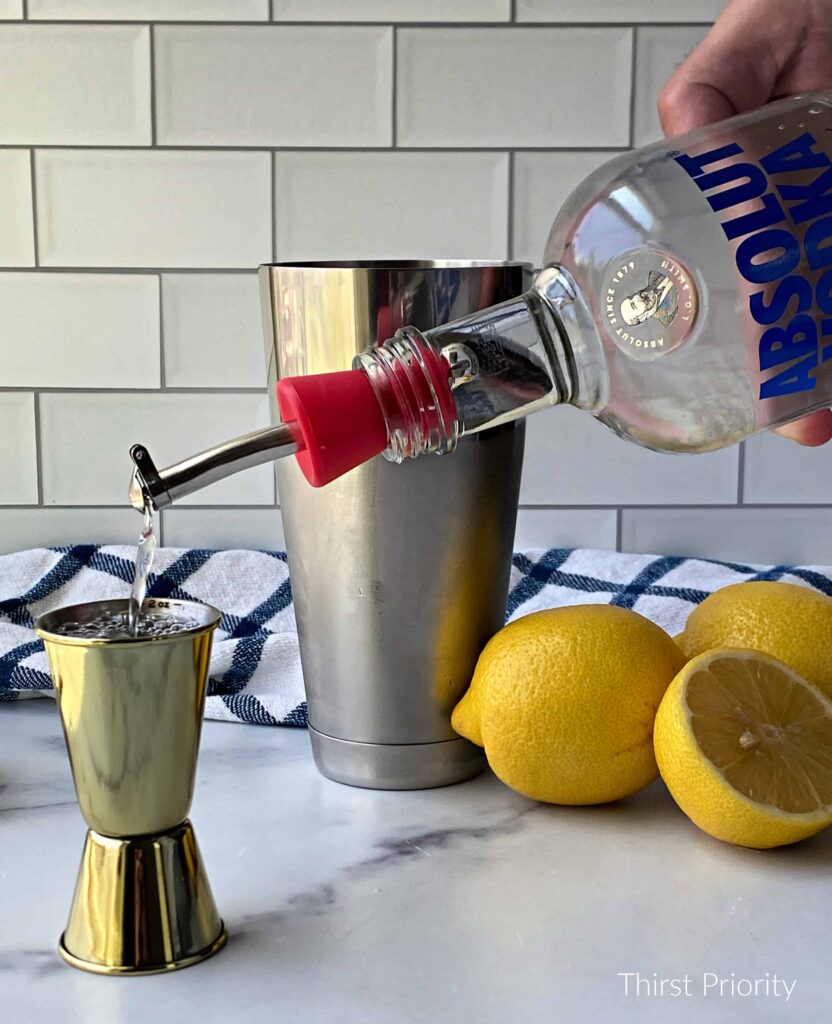 How to Make a Simple Vodka Sour Cocktail Recipe